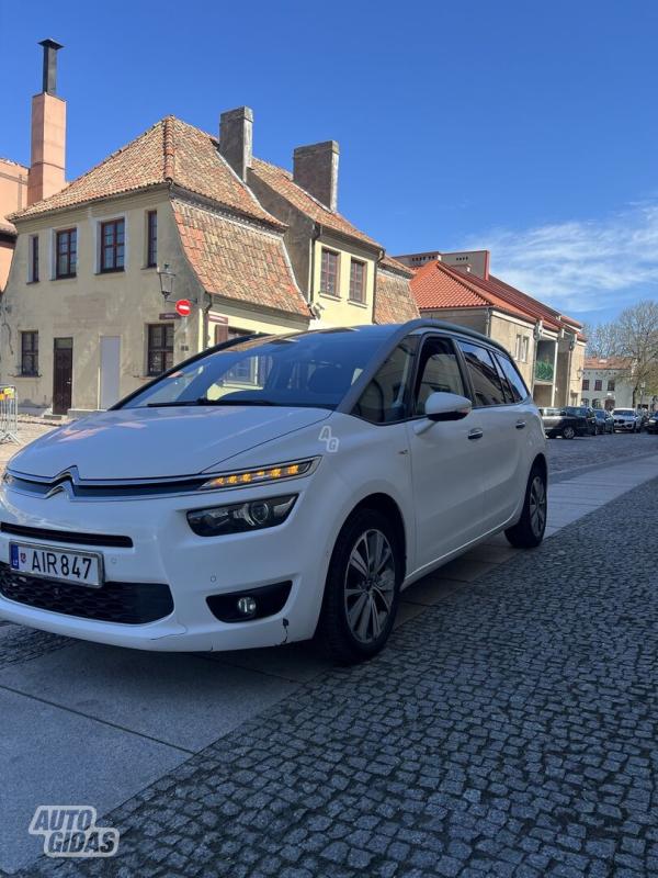White Citroen C4 Grand Picasso 2015 in Klaipeda, with an engine capacity of 1.60 L and mileage of 325 thousand km for 4900 €, photo 7 on AUTOMOTO.COM.LV