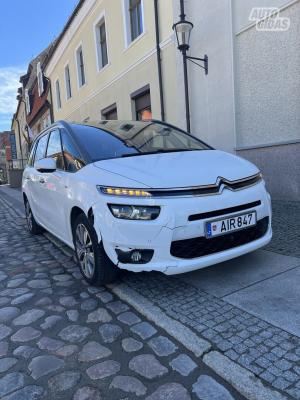 White Citroen C4 Grand Picasso 2015 in Klaipeda, with an engine capacity of 1.60 L and mileage of 325 thousand km for 4900 €, photo 9 on AUTOMOTO.COM.LV