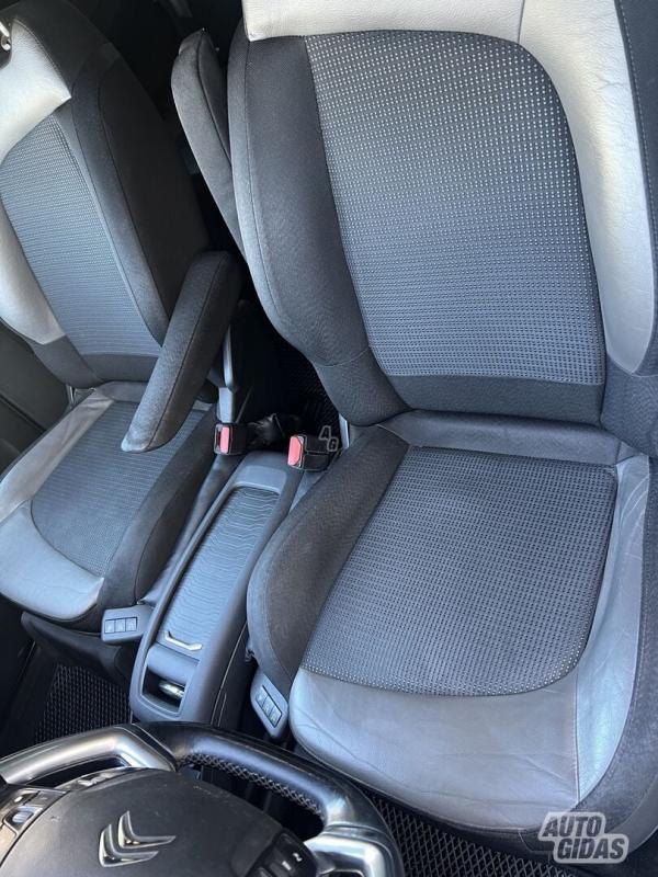 White Citroen C4 Grand Picasso 2015 in Klaipeda, with an engine capacity of 1.60 L and mileage of 325 thousand km for 4900 €, photo 9 on AUTOMOTO.COM.LV