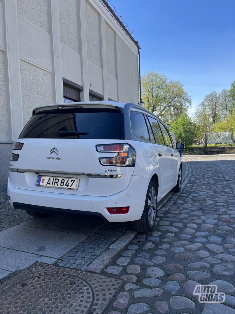 White Citroen C4 Grand Picasso 2015 in Klaipeda, with an engine capacity of 1.60 L and mileage of 325 thousand km for 4900 €, photo 13 on AUTOMOTO.COM.LV