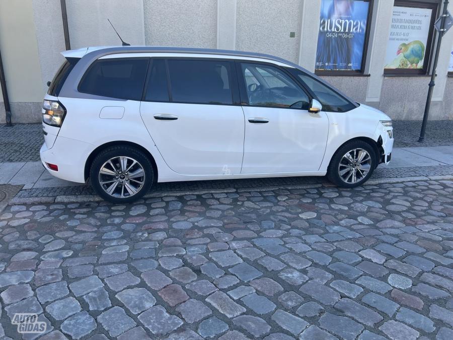 White Citroen C4 Grand Picasso 2015 in Klaipeda, with an engine capacity of 1.60 L and mileage of 325 thousand km for 4900 €, photo 14 on AUTOMOTO.COM.LV