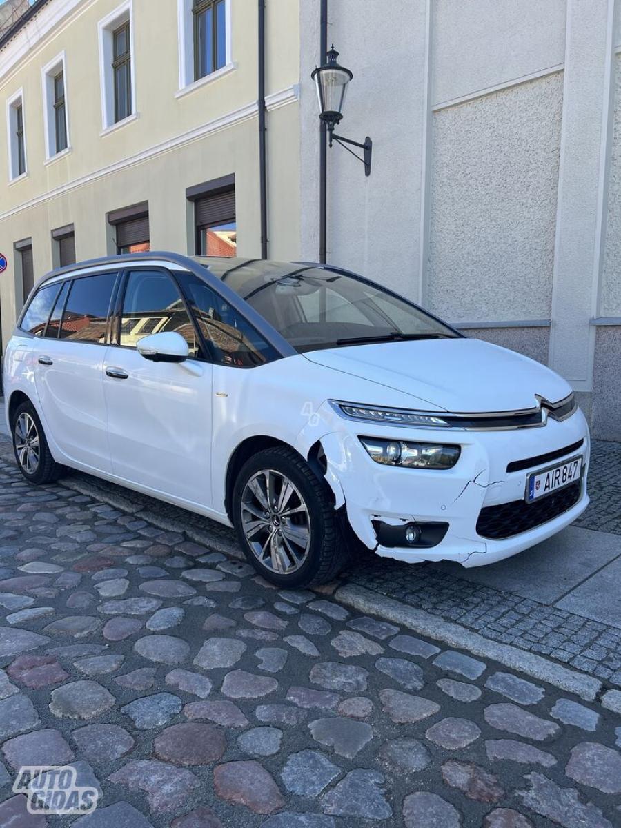 White Citroen C4 Grand Picasso 2015 in Klaipeda, with an engine capacity of 1.60 L and mileage of 325 thousand km for 4900 €, photo 15 on AUTOMOTO.COM.LV
