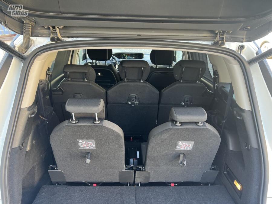White Citroen C4 Grand Picasso 2015 in Klaipeda, with an engine capacity of 1.60 L and mileage of 325 thousand km for 4900 €, photo 22 on AUTOMOTO.COM.LV