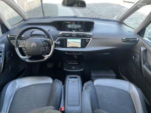 White Citroen C4 Grand Picasso 2015 in Klaipeda, with an engine capacity of 1.60 L and mileage of 325 thousand km for 4900 €, photo 23 on AUTOMOTO.COM.LV