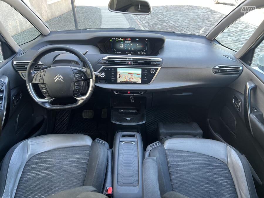 White Citroen C4 Grand Picasso 2015 in Klaipeda, with an engine capacity of 1.60 L and mileage of 325 thousand km for 4900 €, photo 23 on AUTOMOTO.COM.LV