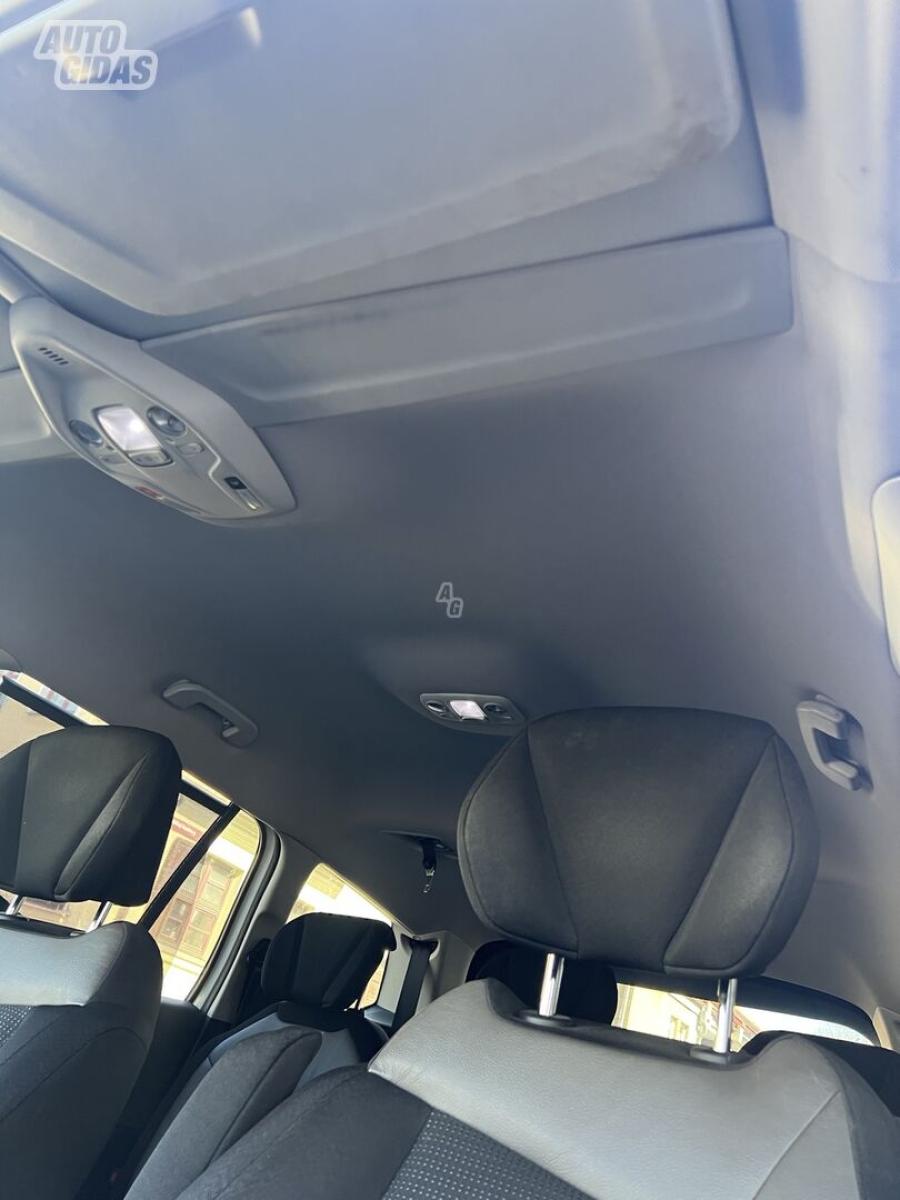 White Citroen C4 Grand Picasso 2015 in Klaipeda, with an engine capacity of 1.60 L and mileage of 325 thousand km for 4900 €, photo 25 on AUTOMOTO.COM.LV
