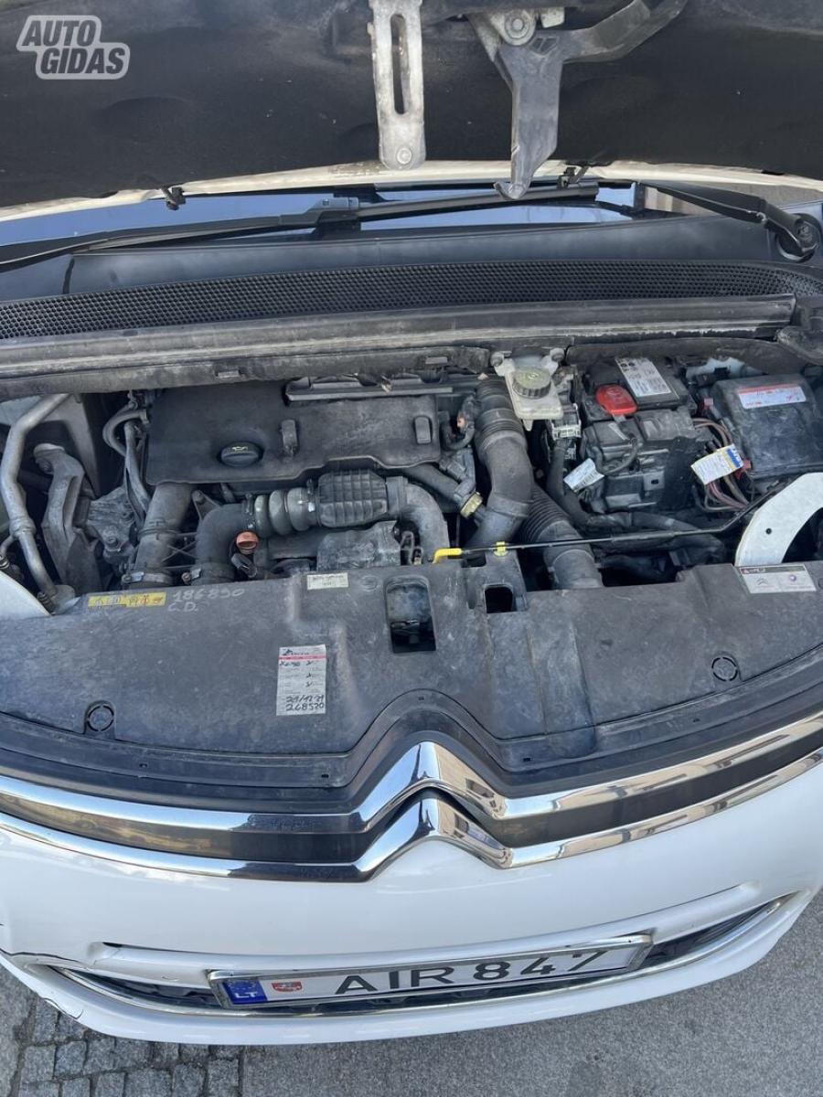 White Citroen C4 Grand Picasso 2015 in Klaipeda, with an engine capacity of 1.60 L and mileage of 325 thousand km for 4900 €, photo 27 on AUTOMOTO.COM.LV