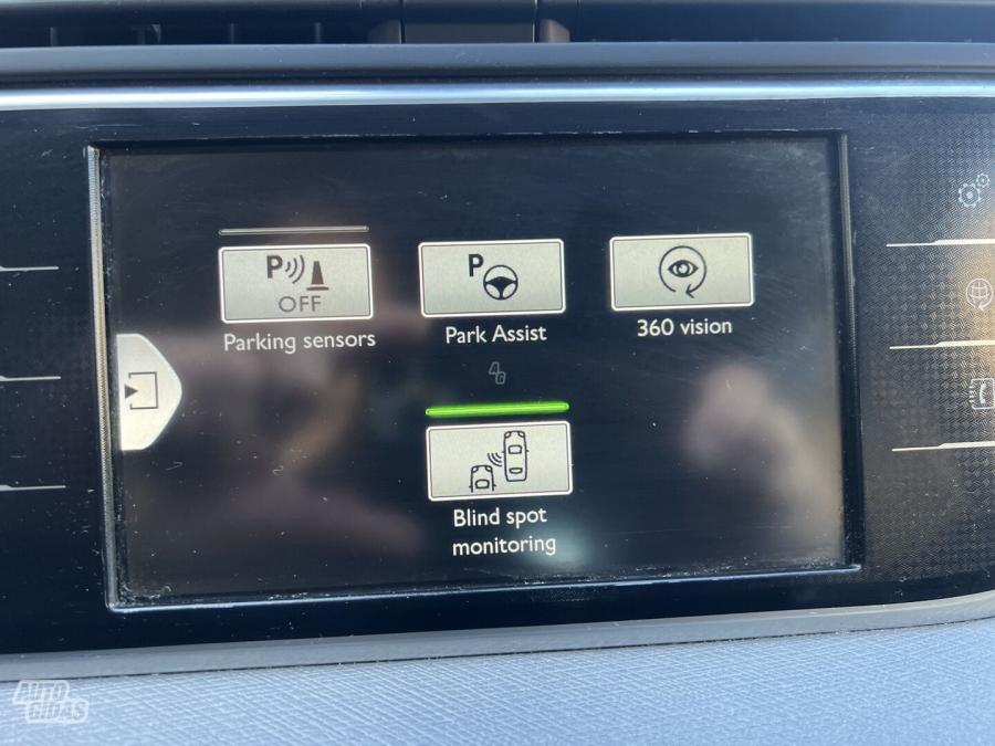 White Citroen C4 Grand Picasso 2015 in Klaipeda, with an engine capacity of 1.60 L and mileage of 325 thousand km for 4900 €, photo 29 on AUTOMOTO.COM.LV