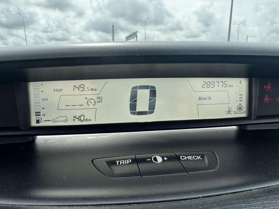 Green Citroen C4 2005 in Klaipeda, with an engine capacity of 1.56 L and mileage of 268 thousand km for 1550 €, photo 10 on AUTOMOTO.COM.LV
