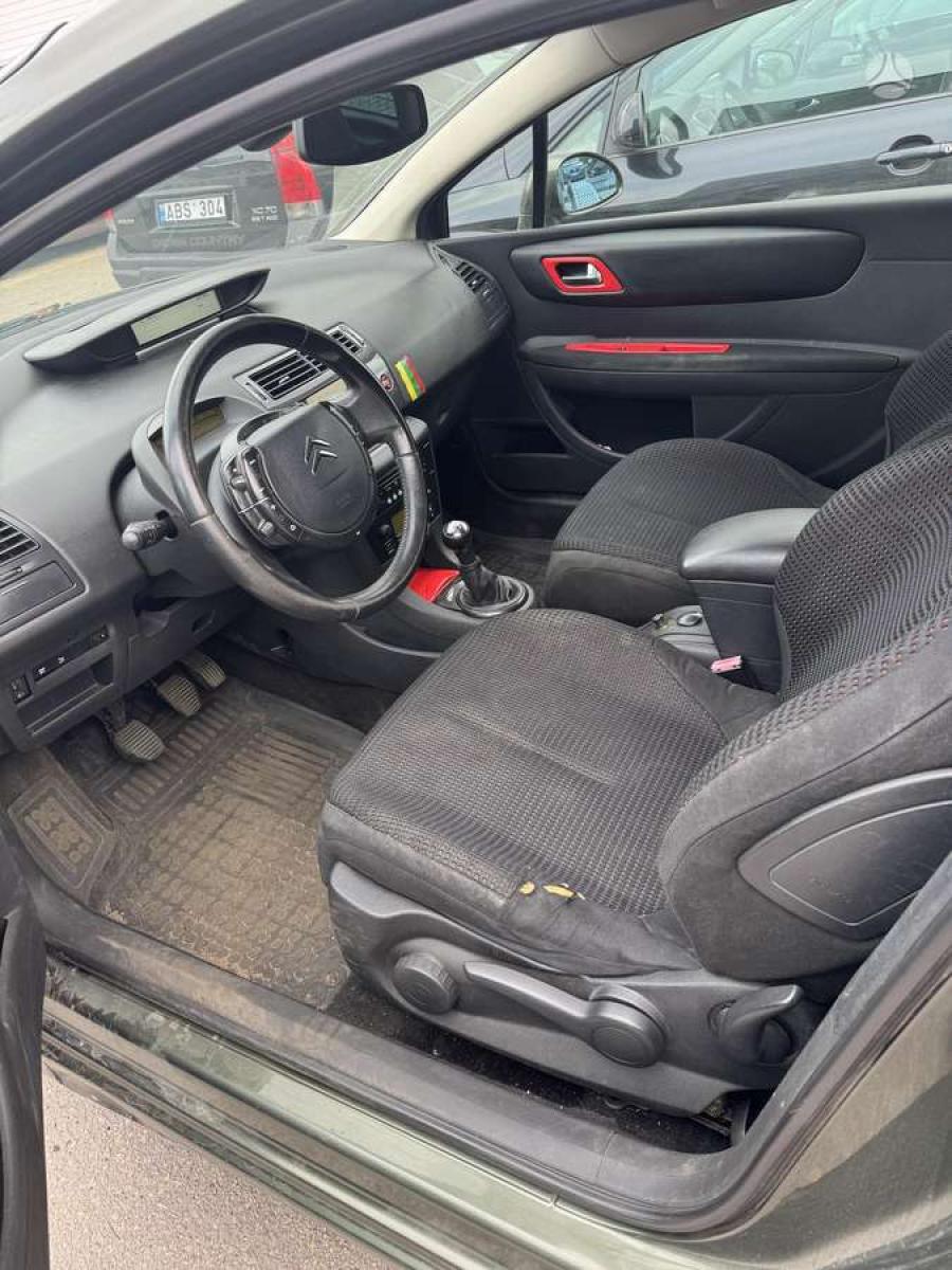 Green Citroen C4 2005 in Klaipeda, with an engine capacity of 1.56 L and mileage of 268 thousand km for 1550 €, photo 13 on AUTOMOTO.COM.LV