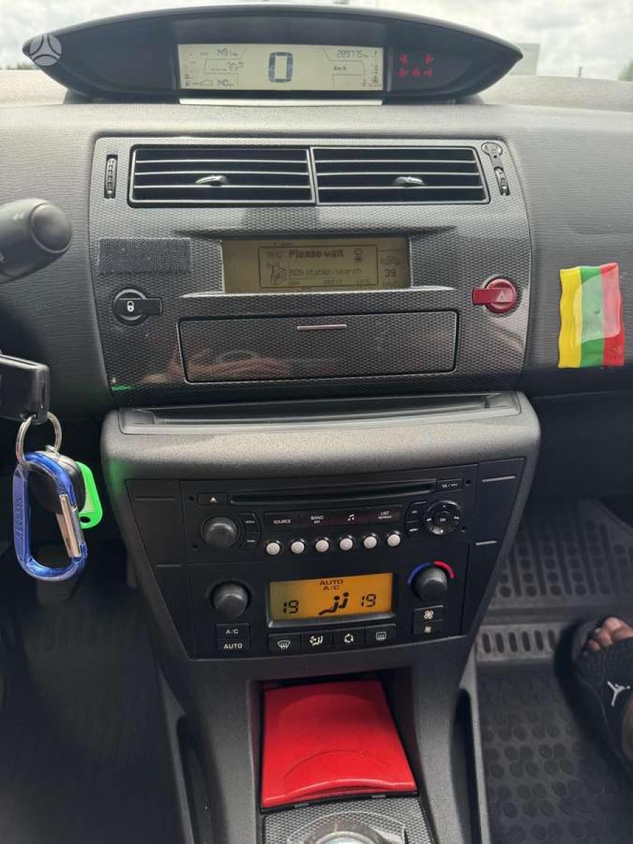 Green Citroen C4 2005 in Klaipeda, with an engine capacity of 1.56 L and mileage of 268 thousand km for 1550 €, photo 15 on AUTOMOTO.COM.LV