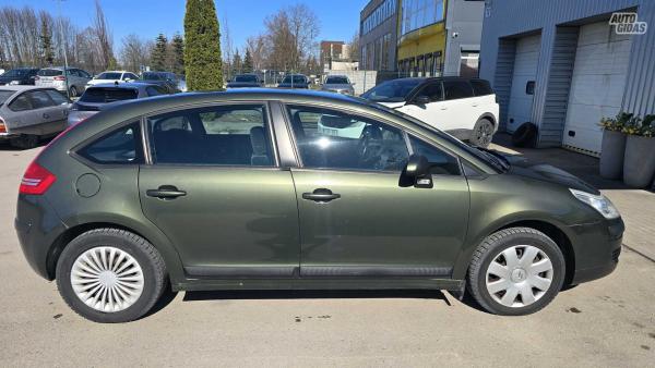 Green Citroen C4 2005 in Kaunas, with an engine capacity of 2.00 L and mileage of 242 thousand km for 1200 €, photo 4 on AUTOMOTO.COM.LV