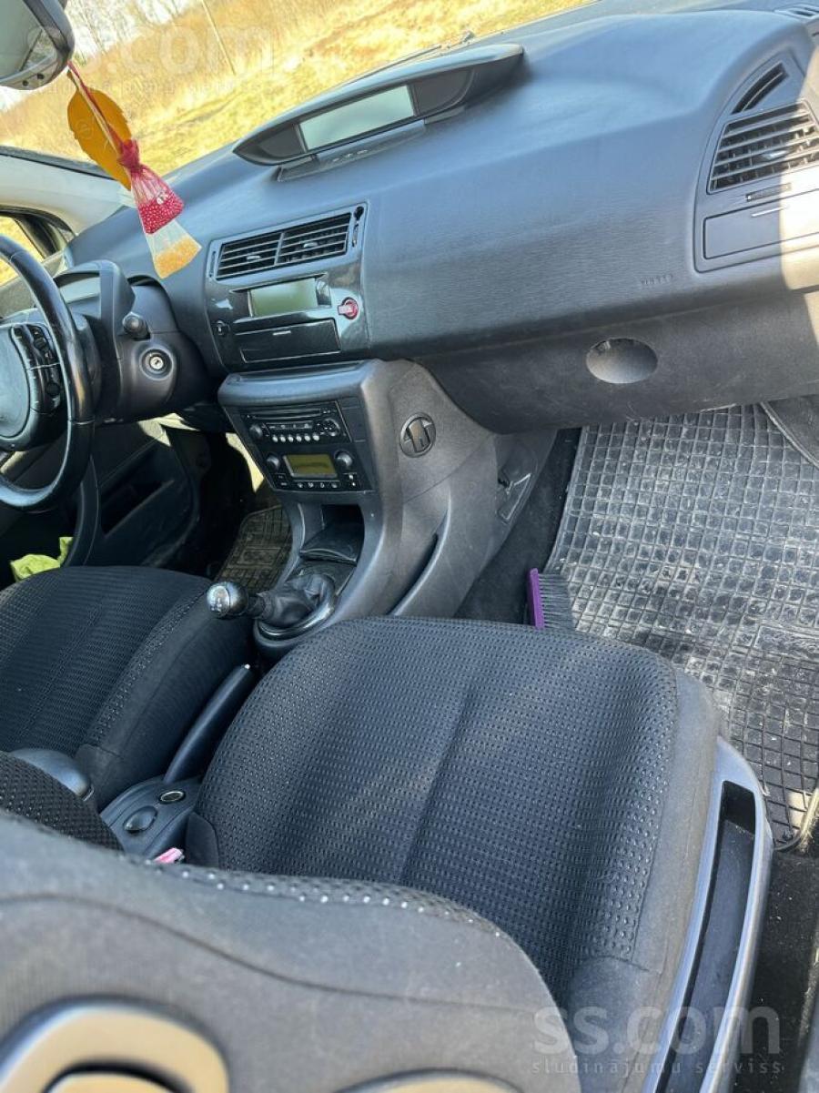 Zaļš Citroen C4 2006 Limbaži, ar dzinēja tilpumu 1.60 L un nobraukumu 375 tūkst. km par 500 €, foto 5 vietnē AUTOMOTO.COM.LV