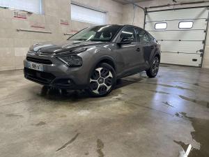 Grey Citroen C4 2022 in Marijampole, with an engine capacity of 1.20 L and mileage of 121 thousand km for 12463 €, photo 1 on AUTOMOTO.COM.LV