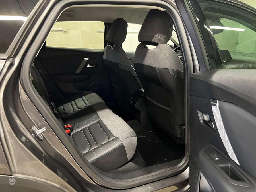 Pelēks Citroen C4 2022 Marijampole, ar dzinēja tilpumu 1.50 L un nobraukumu 120 tūkst. km par 13794 €, foto 15 vietnē AUTOMOTO.COM.LV