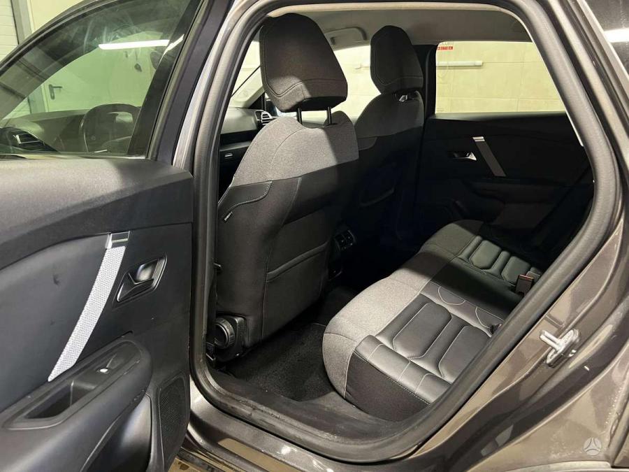 Pelēks Citroen C4 2022 Marijampole, ar dzinēja tilpumu 1.50 L un nobraukumu 120 tūkst. km par 13794 €, foto 18 vietnē AUTOMOTO.COM.LV