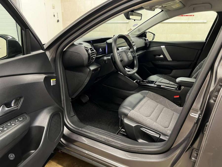 Grey Citroen C4 2023 in Marijampole, with an engine capacity of 1.20 L and mileage of 112 thousand km for 12826 €, photo 8 on AUTOMOTO.COM.LV