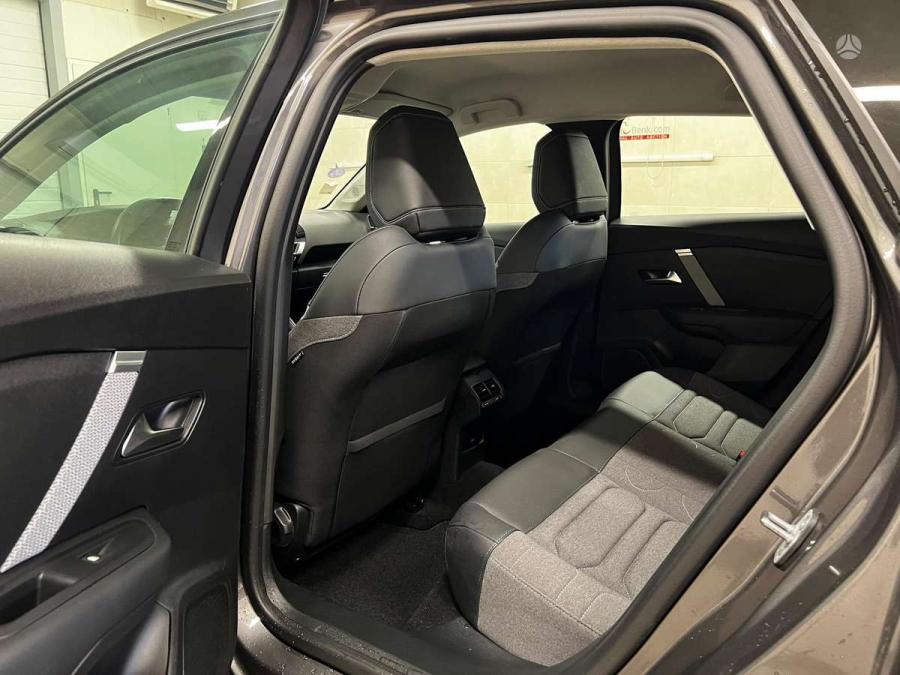 Grey Citroen C4 2023 in Marijampole, with an engine capacity of 1.20 L and mileage of 112 thousand km for 12826 €, photo 16 on AUTOMOTO.COM.LV