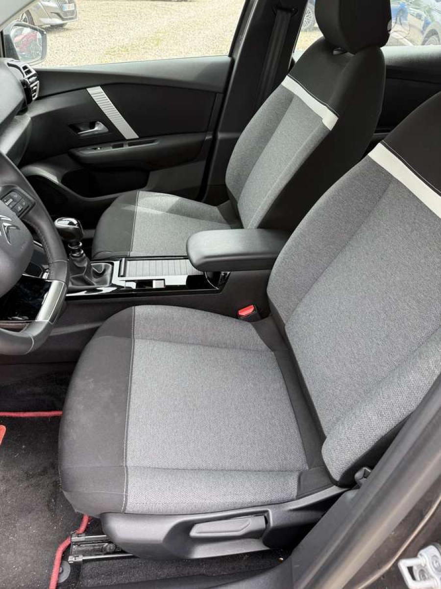Pelēks Citroen C4 2023 Marijampole, ar dzinēja tilpumu 1.20 L un nobraukumu 131 tūkst. km par 11489 €, foto 24 vietnē AUTOMOTO.COM.LV