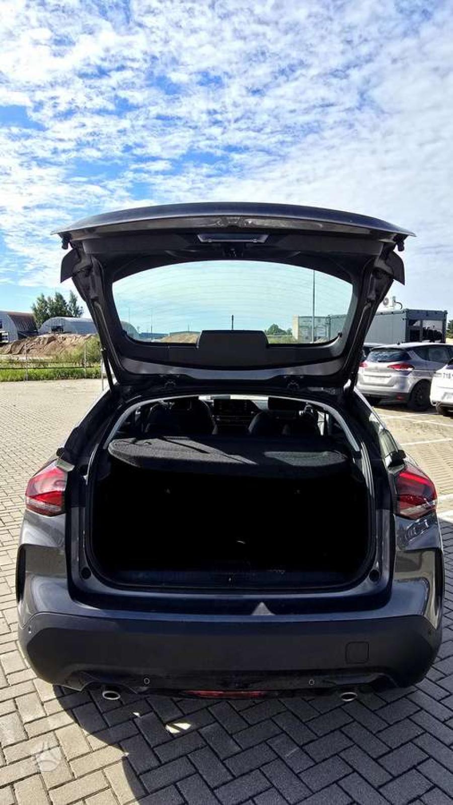 Grey Citroen C4 2023 in Taurage, with an engine capacity of 1.20 L and mileage of 167 thousand km for 10890 €, photo 13 on AUTOMOTO.COM.LV