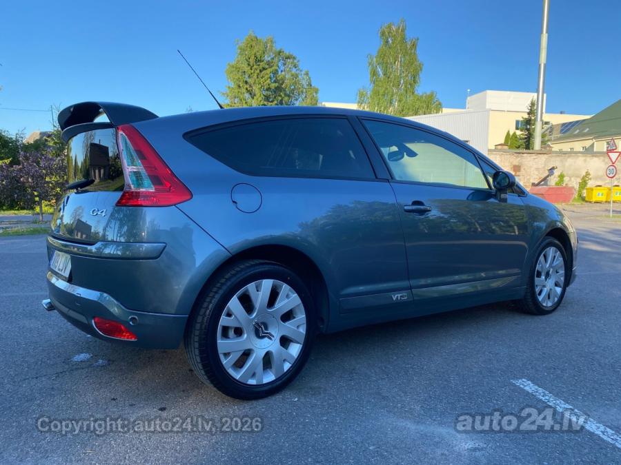 Pelēks Citroen C4 2005 Tallina, ar dzinēja tilpumu 2.00 L un nobraukumu 116 tūkst. km par 4199 €, foto 4 vietnē AUTOMOTO.COM.LV