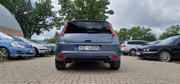 Pelēks Citroen C4 2005 Valmiera, ar dzinēja tilpumu 1.60 L un nobraukumu 351 tūkst. km par 1500 €, foto 4 vietnē AUTOMOTO.COM.LV