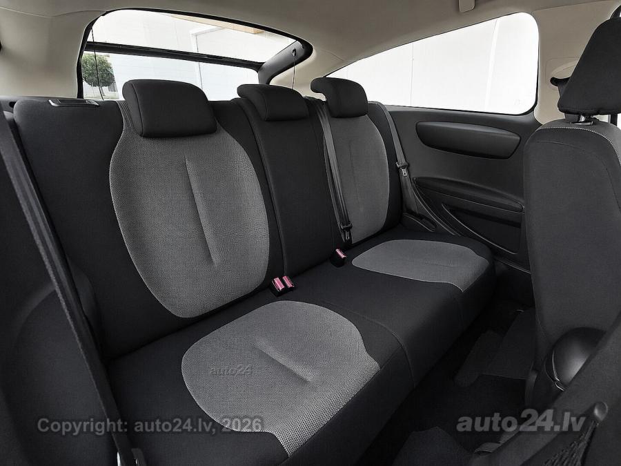 Grey Citroen C4 2005 in Tartu, with an engine capacity of 1.40 L and mileage of 190 thousand km for 990 €, photo 7 on AUTOMOTO.COM.LV