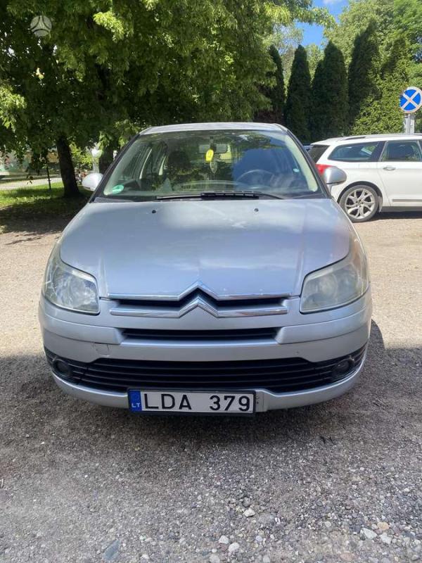 Grey Citroen C4 2005 in Kaunas, with an engine capacity of 1.59 L and mileage of 274 thousand km for 650 €, photo 1 on AUTOMOTO.COM.LV