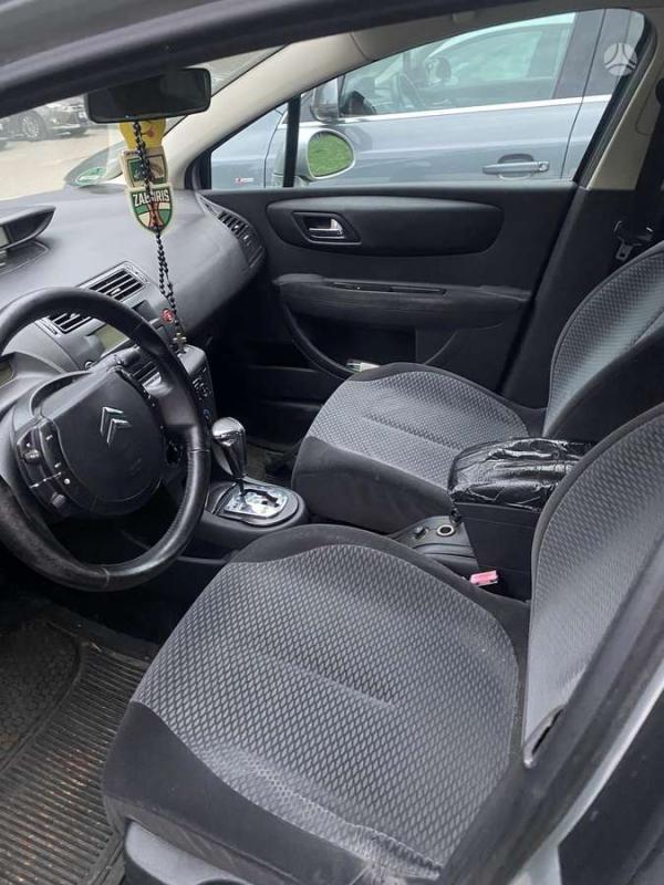 Pelēks Citroen C4 2005 Kauņa, ar dzinēja tilpumu 1.59 L un nobraukumu 274 tūkst. km par 650 €, foto 9 vietnē AUTOMOTO.COM.LV