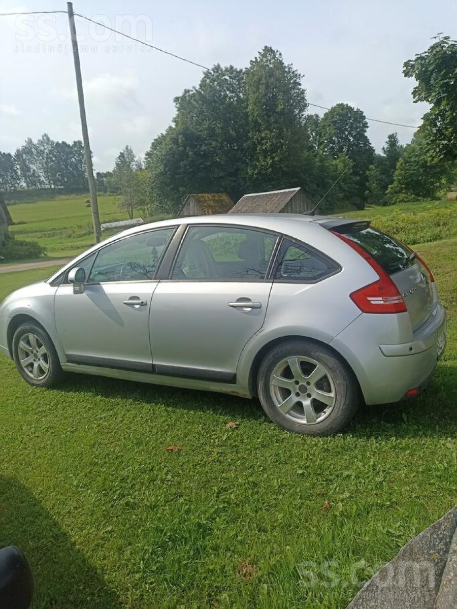 Pelēks Citroen C4 2005 Madona, ar dzinēja tilpumu 1.60 L un nobraukumu 331 tūkst. km par 900 €, foto 1 vietnē AUTOMOTO.COM.LV