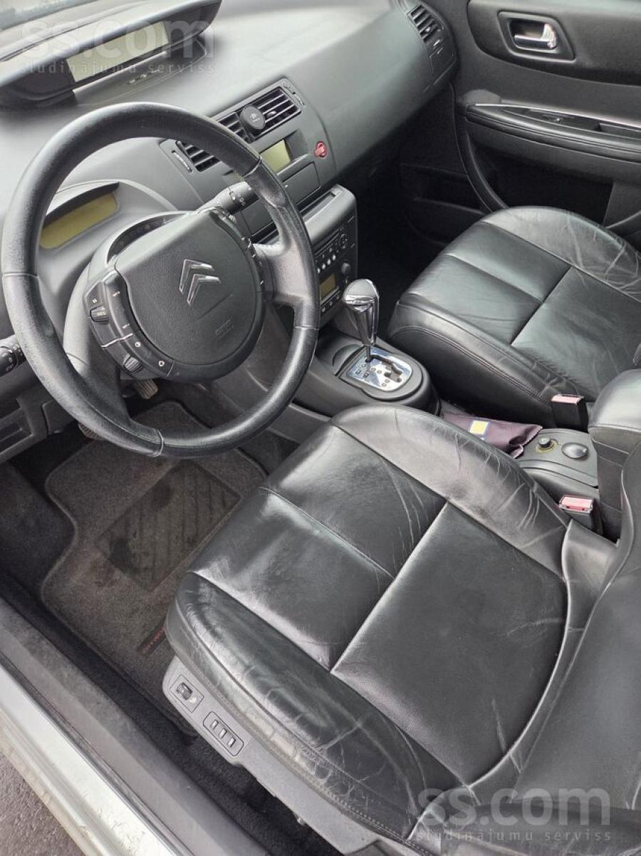 Grey Citroen C4 2005 in Daugavpils, with an engine capacity of 1.60 L and mileage of 94 thousand km for 1400 €, photo 3 on AUTOMOTO.COM.LV