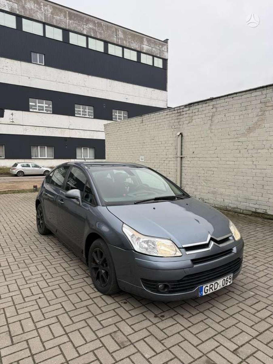 Grey Citroen C4 2006 in Kaunas, with an engine capacity of 1.56 L and mileage of 355 thousand km for 1300 €, photo 1 on AUTOMOTO.COM.LV