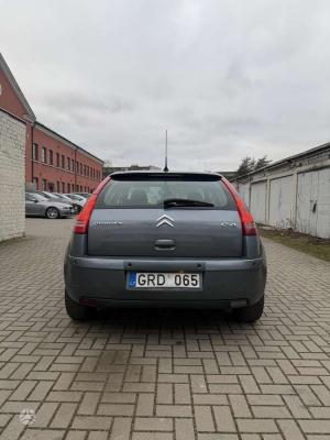 Grey Citroen C4 2006 in Kaunas, with an engine capacity of 1.56 L and mileage of 355 thousand km for 1300 €, photo 4 on AUTOMOTO.COM.LV