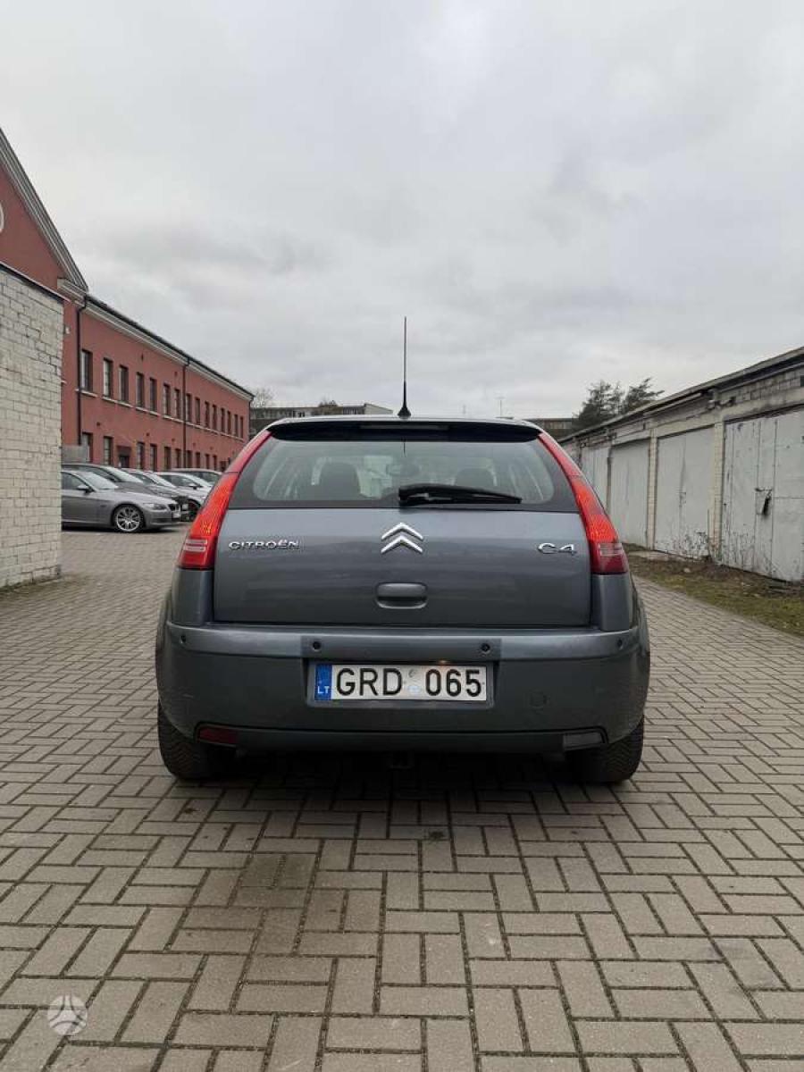 Grey Citroen C4 2006 in Kaunas, with an engine capacity of 1.56 L and mileage of 355 thousand km for 1300 €, photo 4 on AUTOMOTO.COM.LV