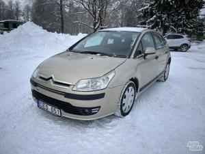 Pelēks Citroen C4 2006 Trakai, ar dzinēja tilpumu 1.60 L un nobraukumu 158 tūkst. km par 1390 €, foto 7 vietnē AUTOMOTO.COM.LV
