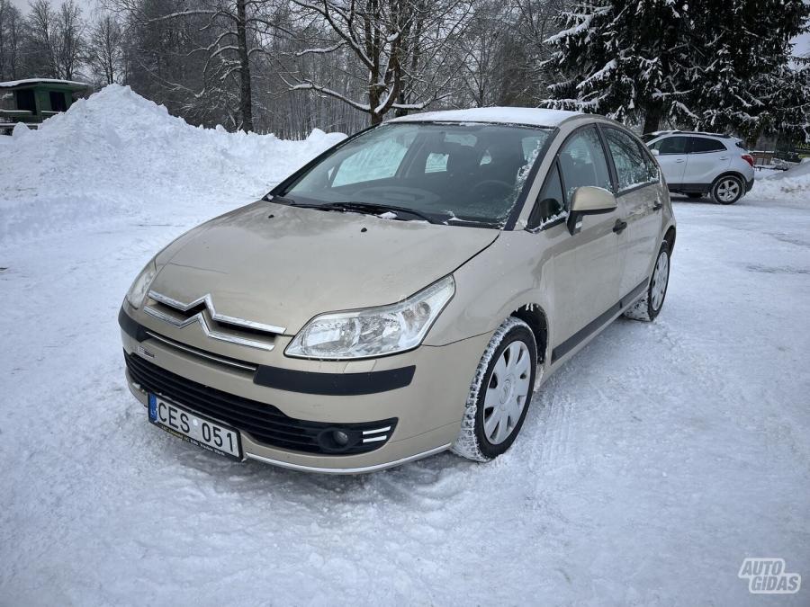 Pelēks Citroen C4 2006 Trakai, ar dzinēja tilpumu 1.60 L un nobraukumu 158 tūkst. km par 1390 €, foto 7 vietnē AUTOMOTO.COM.LV