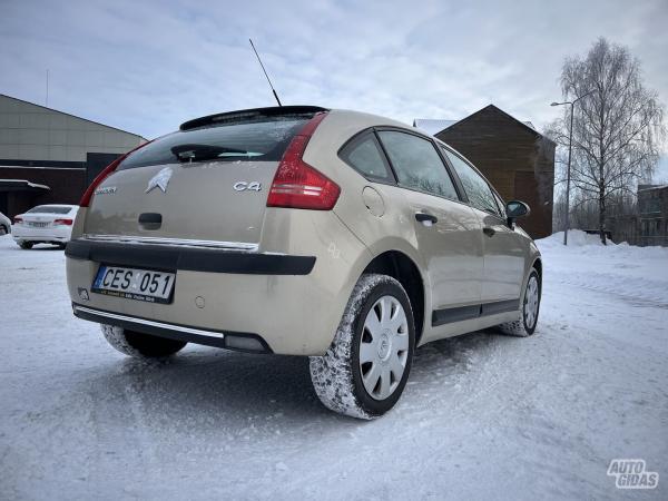 Pelēks Citroen C4 2006 Trakai, ar dzinēja tilpumu 1.60 L un nobraukumu 158 tūkst. km par 1390 €, foto 9 vietnē AUTOMOTO.COM.LV