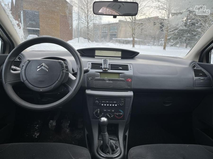 Pelēks Citroen C4 2006 Trakai, ar dzinēja tilpumu 1.60 L un nobraukumu 158 tūkst. km par 1390 €, foto 11 vietnē AUTOMOTO.COM.LV