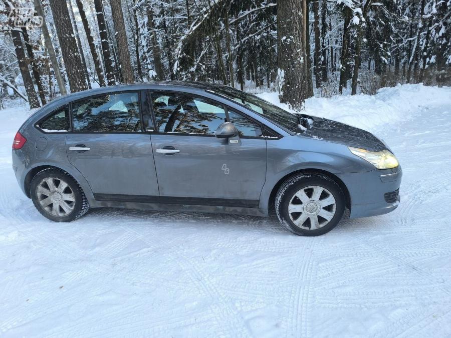 Pelēks Citroen C4 2006 Viļņa, ar dzinēja tilpumu 2.00 L un nobraukumu 120 tūkst. km par 1500 €, foto 4 vietnē AUTOMOTO.COM.LV