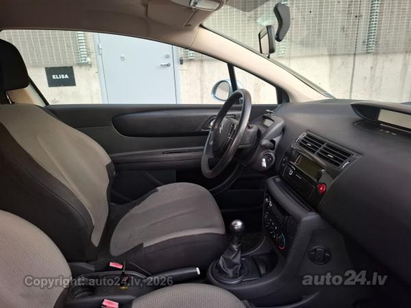 Pelēks Citroen C4 2006 Tallina, ar dzinēja tilpumu 1.40 L un nobraukumu 210 tūkst. km par 999 €, foto 5 vietnē AUTOMOTO.COM.LV