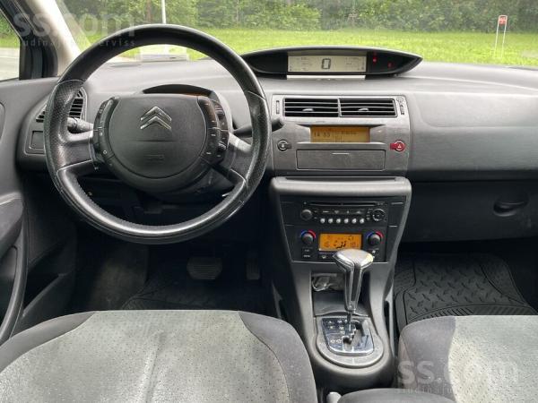 Grey Citroen C4 2006 in Tukums, with an engine capacity of 2.00 L and mileage of 113 thousand km for 1590 €, photo 6 on AUTOMOTO.COM.LV