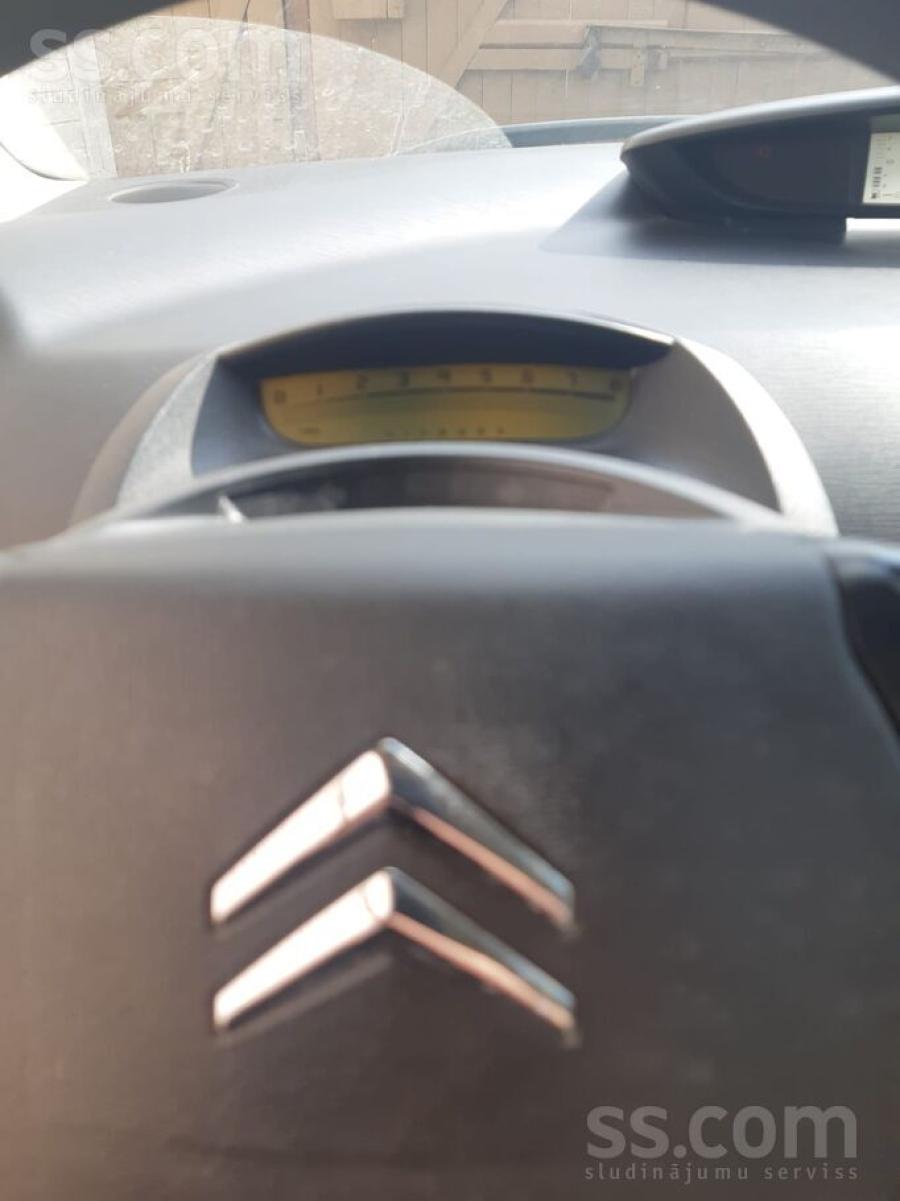 Grey Citroen C4 2007 in Liepaja, with an engine capacity of 1.60 L and mileage of 126 thousand km for 990 €, photo 7 on AUTOMOTO.COM.LV