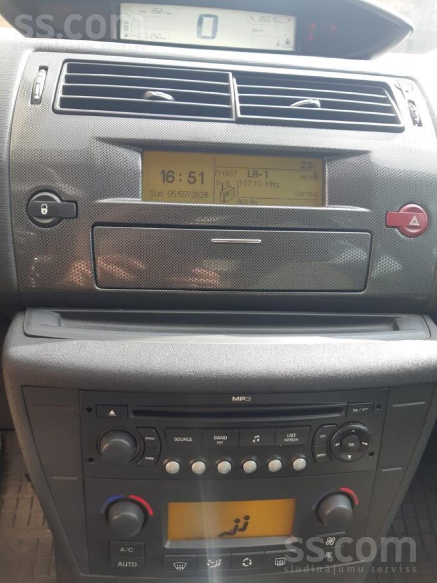Grey Citroen C4 2007 in Liepaja, with an engine capacity of 1.60 L and mileage of 126 thousand km for 990 €, photo 8 on AUTOMOTO.COM.LV