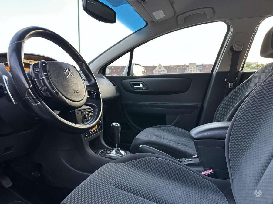 Grey Citroen C4 2007 in Klaipeda, with an engine capacity of 1.56 L and mileage of 134 thousand km for 1999 €, photo 28 on AUTOMOTO.COM.LV