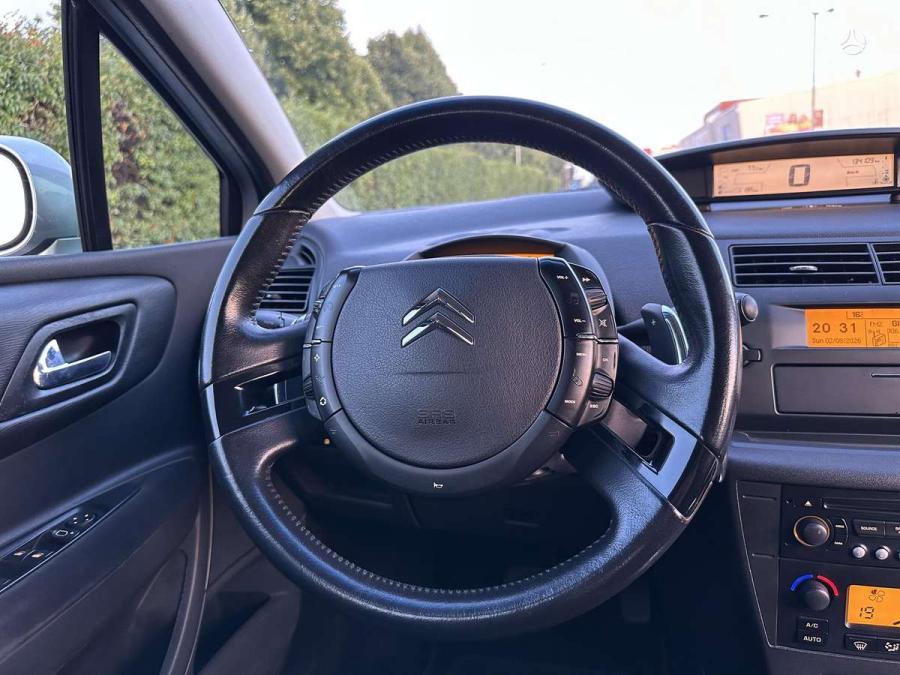 Grey Citroen C4 2007 in Klaipeda, with an engine capacity of 1.56 L and mileage of 134 thousand km for 1999 €, photo 35 on AUTOMOTO.COM.LV