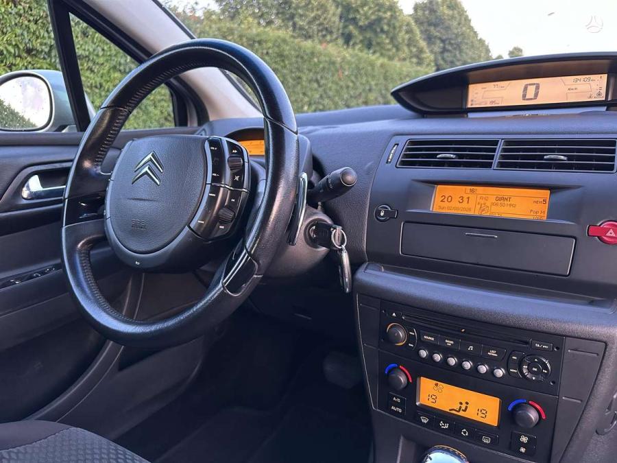Grey Citroen C4 2007 in Klaipeda, with an engine capacity of 1.56 L and mileage of 134 thousand km for 1999 €, photo 36 on AUTOMOTO.COM.LV