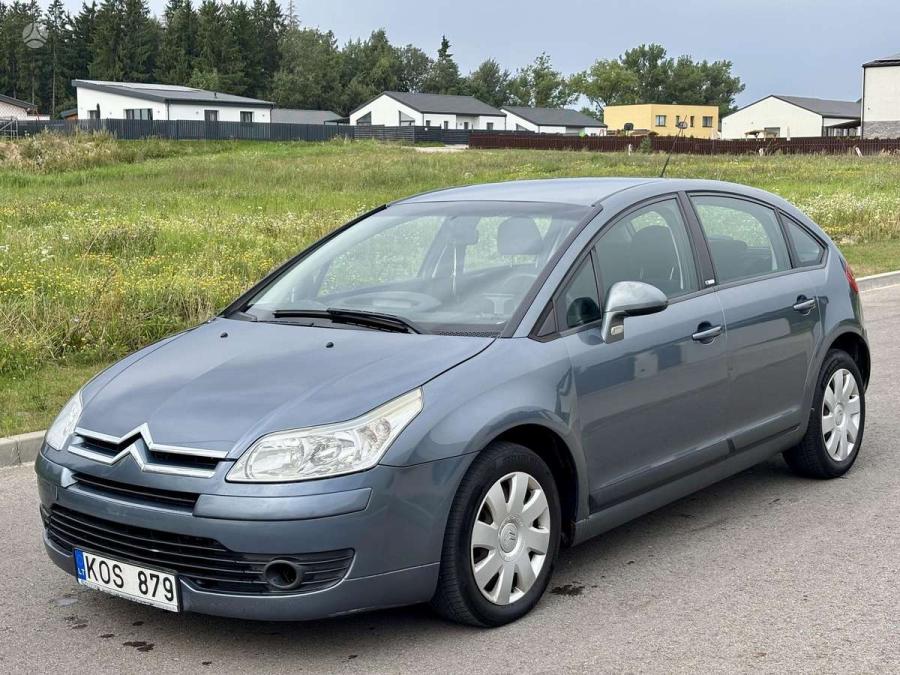 Grey Citroen C4 2007 in Vilnius, with an engine capacity of 1.56 L and mileage of 370 thousand km for 1500 €, photo 1 on AUTOMOTO.COM.LV