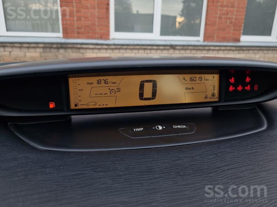 Pelēks Citroen C4 2008 Ogre, ar dzinēja tilpumu 1.60 L un nobraukumu 160 tūkst. km par 2550 €, foto 18 vietnē AUTOMOTO.COM.LV