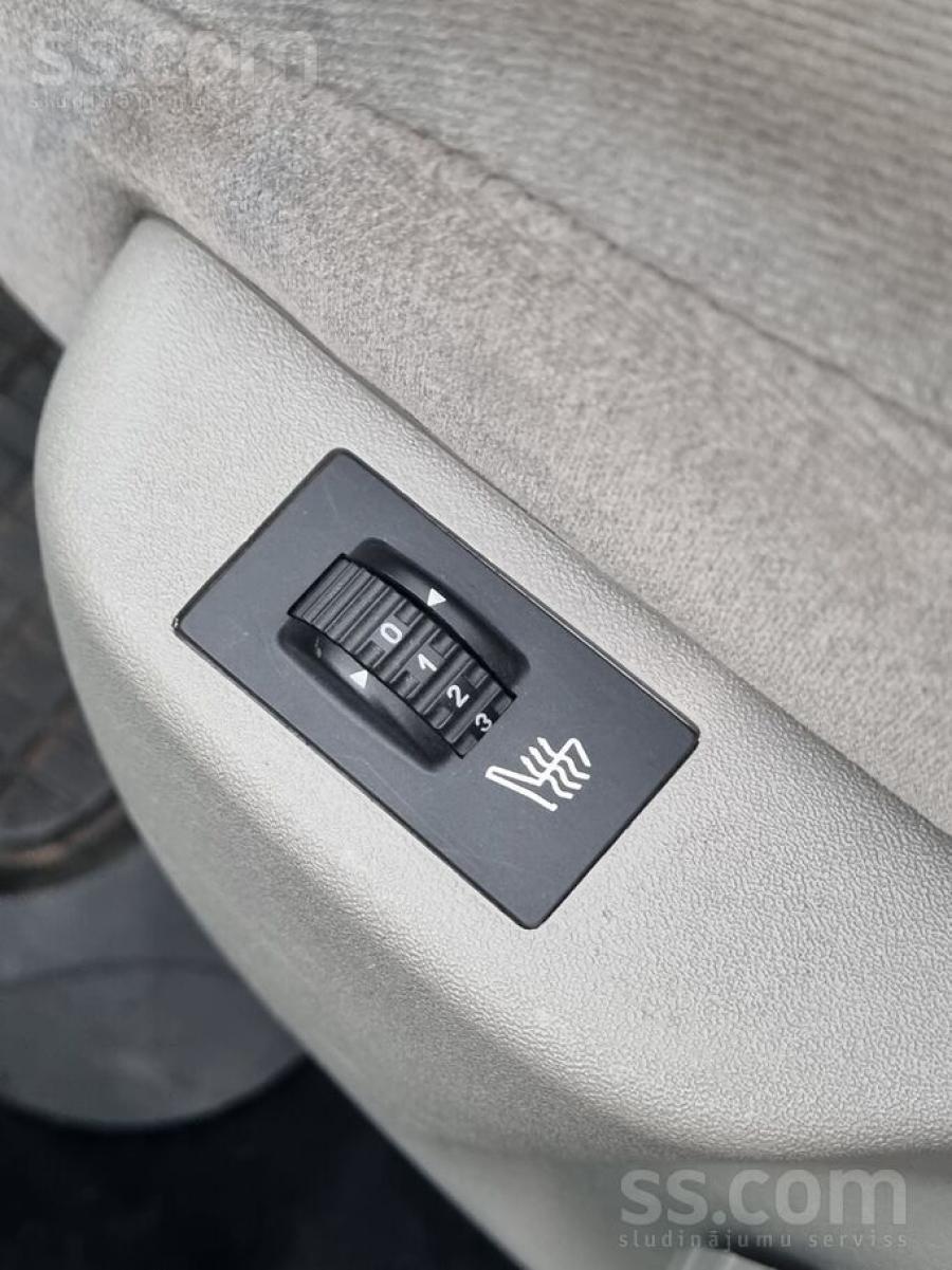 Pelēks Citroen C4 2008 Ogre, ar dzinēja tilpumu 1.60 L un nobraukumu 160 tūkst. km par 2550 €, foto 21 vietnē AUTOMOTO.COM.LV