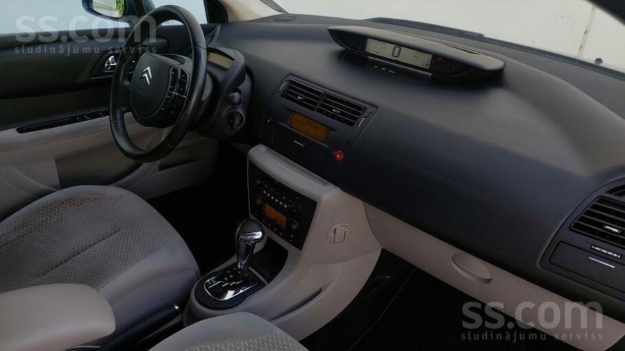 Grey Citroen C4 2008 in Riga, with an engine capacity of 2.00 L and mileage of 154 thousand km for 2550 €, photo 4 on AUTOMOTO.COM.LV